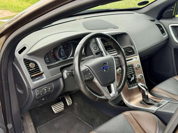 Brūns Volvo XC60 2016 Marijampole, ar dzinēja tilpumu 2.40 L un nobraukumu 243 tūkst. km par 15500 €, foto 10 vietnē AUTOMOTO.COM.LV
