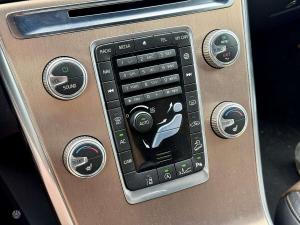 Brūns Volvo XC60 2016 Marijampole, ar dzinēja tilpumu 2.40 L un nobraukumu 243 tūkst. km par 15500 €, foto 16 vietnē AUTOMOTO.COM.LV