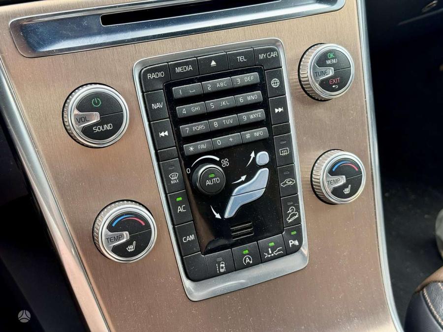Brūns Volvo XC60 2016 Marijampole, ar dzinēja tilpumu 2.40 L un nobraukumu 243 tūkst. km par 15500 €, foto 16 vietnē AUTOMOTO.COM.LV