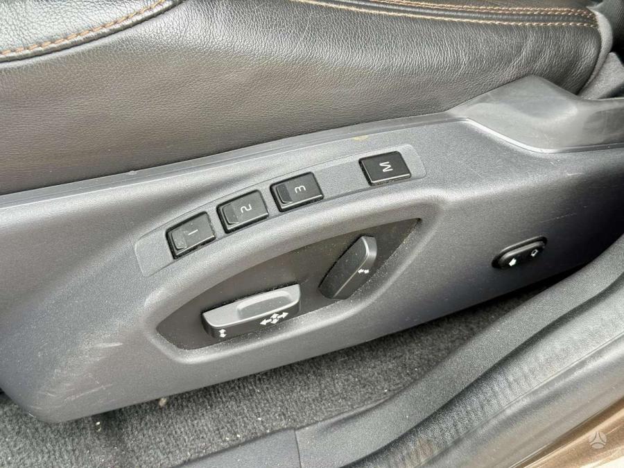 Brūns Volvo XC60 2016 Marijampole, ar dzinēja tilpumu 2.40 L un nobraukumu 243 tūkst. km par 15500 €, foto 21 vietnē AUTOMOTO.COM.LV
