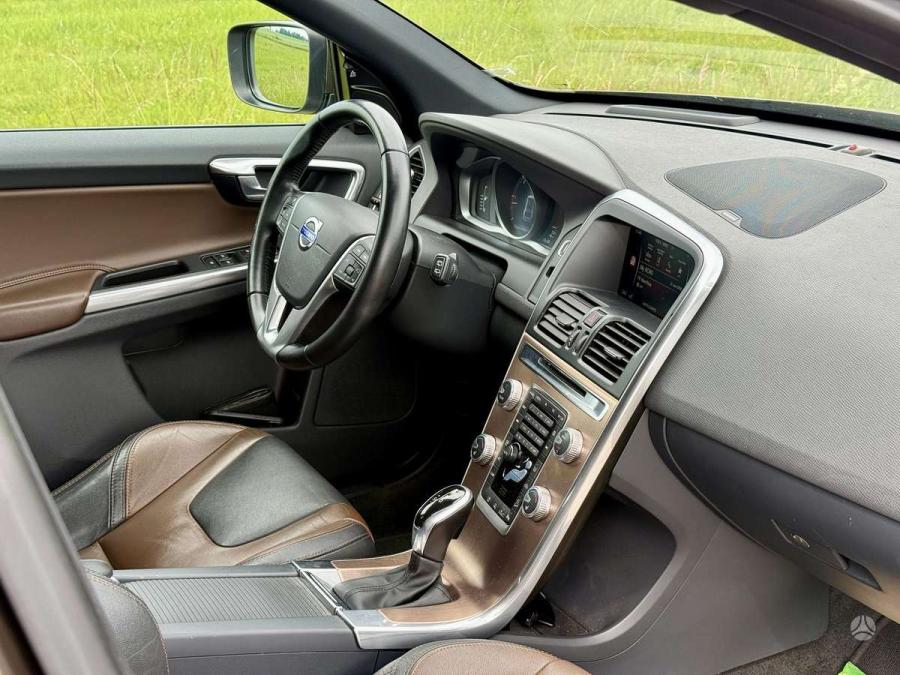 Brūns Volvo XC60 2016 Marijampole, ar dzinēja tilpumu 2.40 L un nobraukumu 243 tūkst. km par 15500 €, foto 22 vietnē AUTOMOTO.COM.LV