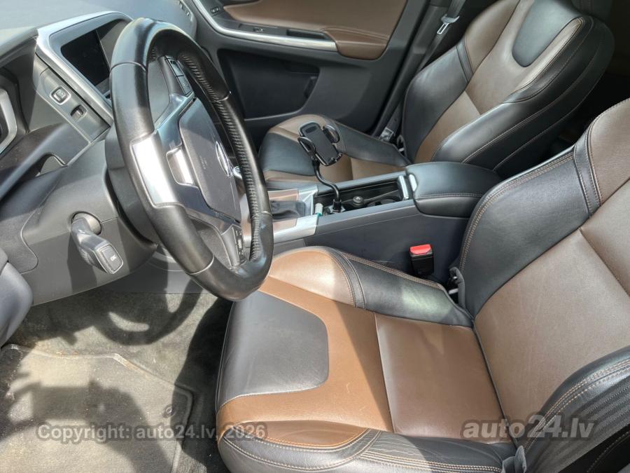 Brūns Volvo XC60 2016 Tallina, ar dzinēja tilpumu 2.40 L un nobraukumu 226 tūkst. km par 14500 €, foto 6 vietnē AUTOMOTO.COM.LV