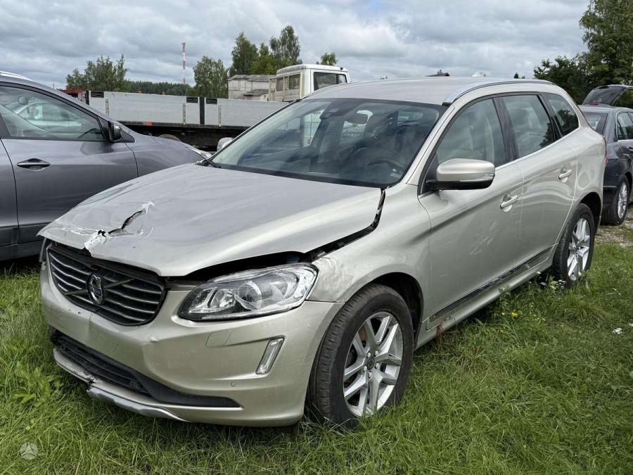 Brown Volvo XC60 2016 in Utena, with an engine capacity of 1.97 L and mileage of 130 thousand km for 6990 €, photo 1 on AUTOMOTO.COM.LV