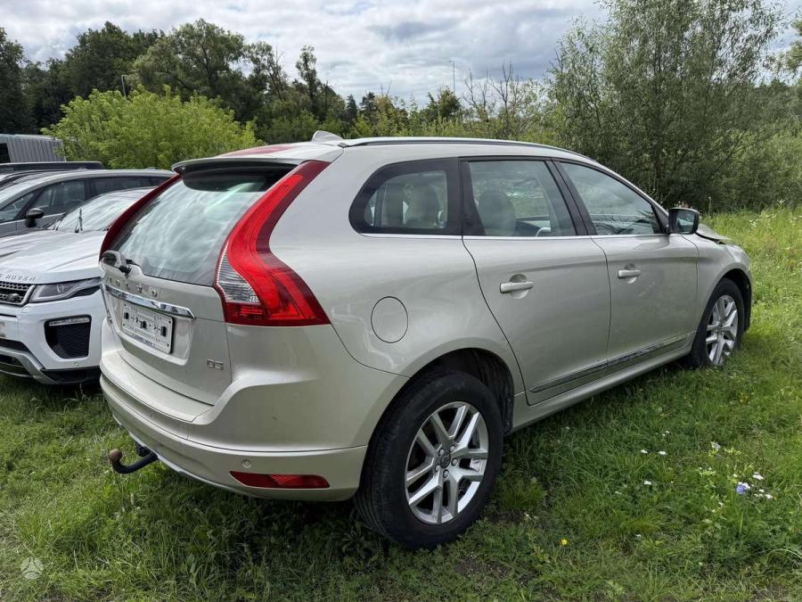 Brown Volvo XC60 2016 in Utena, with an engine capacity of 1.97 L and mileage of 130 thousand km for 6990 €, photo 4 on AUTOMOTO.COM.LV