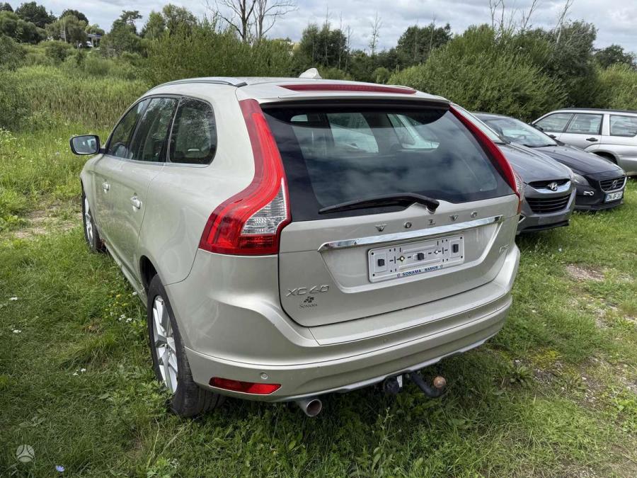 Brown Volvo XC60 2016 in Utena, with an engine capacity of 1.97 L and mileage of 130 thousand km for 6990 €, photo 5 on AUTOMOTO.COM.LV