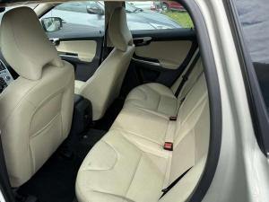 Brown Volvo XC60 2016 in Utena, with an engine capacity of 1.97 L and mileage of 130 thousand km for 6990 €, photo 14 on AUTOMOTO.COM.LV