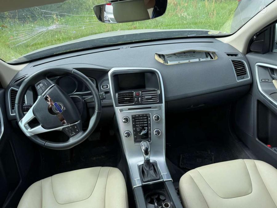 Brūns Volvo XC60 2016 Utena, ar dzinēja tilpumu 1.97 L un nobraukumu 130 tūkst. km par 6950 €, foto 9 vietnē AUTOMOTO.COM.LV