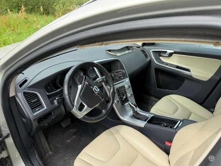 Brūns Volvo XC60 2016 Utena, ar dzinēja tilpumu 1.97 L un nobraukumu 130 tūkst. km par 6950 €, foto 10 vietnē AUTOMOTO.COM.LV