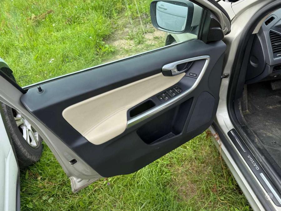 Brūns Volvo XC60 2016 Utena, ar dzinēja tilpumu 1.97 L un nobraukumu 130 tūkst. km par 6950 €, foto 12 vietnē AUTOMOTO.COM.LV