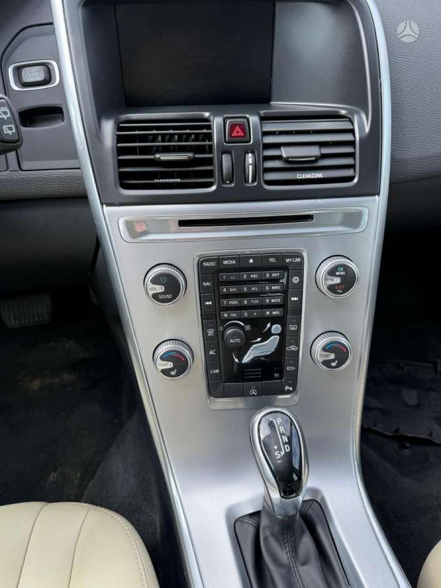 Brūns Volvo XC60 2016 Utena, ar dzinēja tilpumu 1.97 L un nobraukumu 130 tūkst. km par 6950 €, foto 13 vietnē AUTOMOTO.COM.LV