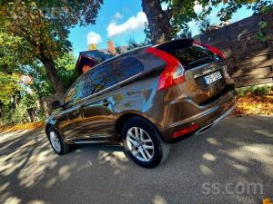 Brown Volvo XC60 2016 in Riga, with an engine capacity of 2.40 L and mileage of 193 thousand km for 15990 €, photo 3 on AUTOMOTO.COM.LV