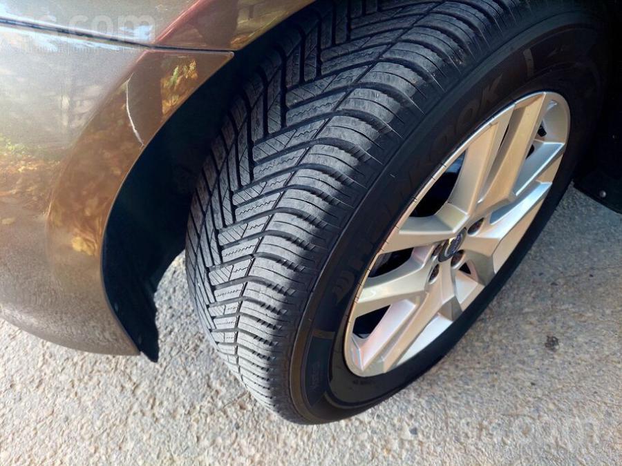 Brown Volvo XC60 2016 in Riga, with an engine capacity of 2.40 L and mileage of 193 thousand km for 15990 €, photo 11 on AUTOMOTO.COM.LV