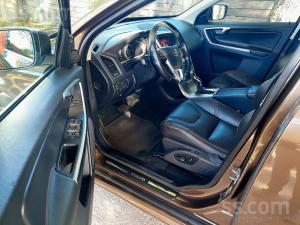 Brown Volvo XC60 2016 in Riga, with an engine capacity of 2.40 L and mileage of 193 thousand km for 15990 €, photo 12 on AUTOMOTO.COM.LV