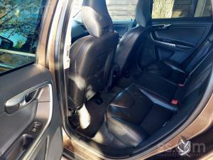 Brown Volvo XC60 2016 in Riga, with an engine capacity of 2.40 L and mileage of 193 thousand km for 15990 €, photo 17 on AUTOMOTO.COM.LV