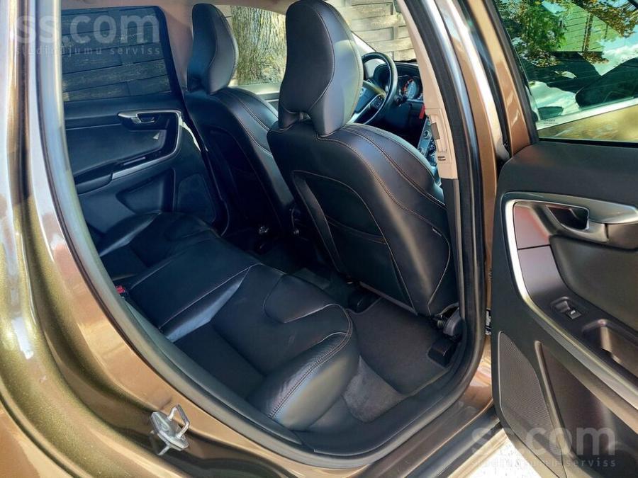 Brown Volvo XC60 2016 in Riga, with an engine capacity of 2.40 L and mileage of 193 thousand km for 15990 €, photo 18 on AUTOMOTO.COM.LV