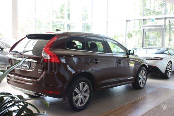 Brown Volvo XC60 2017 in Vilnius, with an engine capacity of 2.40 L and mileage of 116 thousand km for 19000 €, photo 4 on AUTOMOTO.COM.LV
