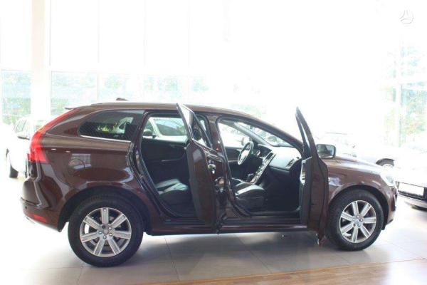 Brown Volvo XC60 2017 in Vilnius, with an engine capacity of 2.40 L and mileage of 116 thousand km for 19000 €, photo 5 on AUTOMOTO.COM.LV