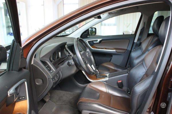 Brown Volvo XC60 2017 in Vilnius, with an engine capacity of 2.40 L and mileage of 116 thousand km for 19000 €, photo 6 on AUTOMOTO.COM.LV