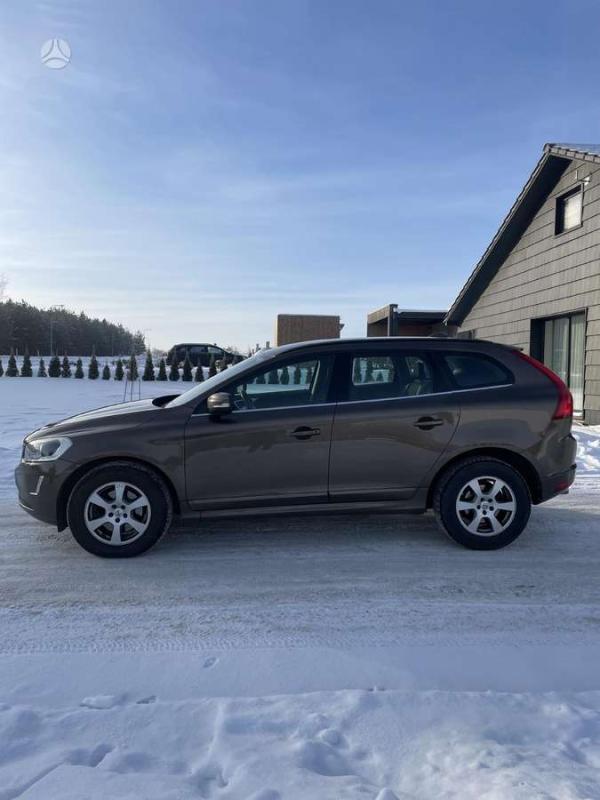 Brown Volvo XC60 2017 in Raseiniai, with an engine capacity of 1.97 L and mileage of 279 thousand km for 8800 €, photo 3 on AUTOMOTO.COM.LV