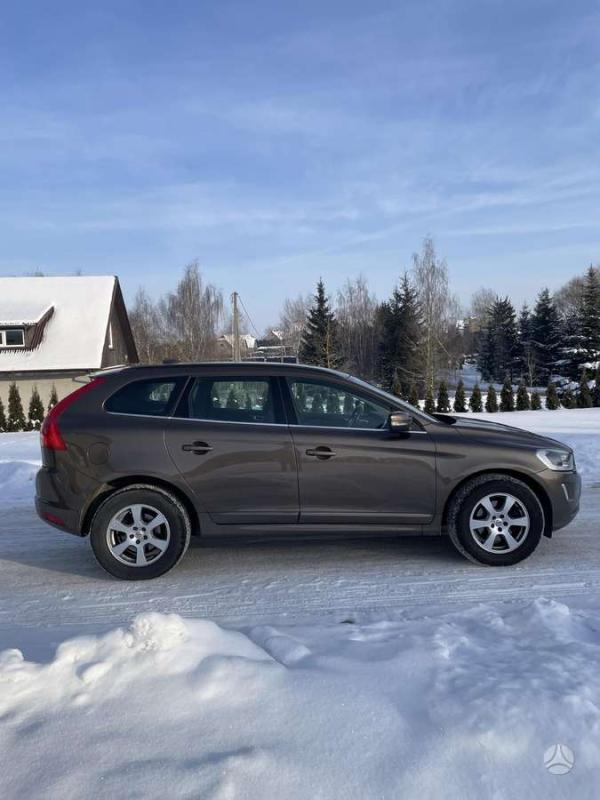 Brown Volvo XC60 2017 in Raseiniai, with an engine capacity of 1.97 L and mileage of 279 thousand km for 8800 €, photo 8 on AUTOMOTO.COM.LV