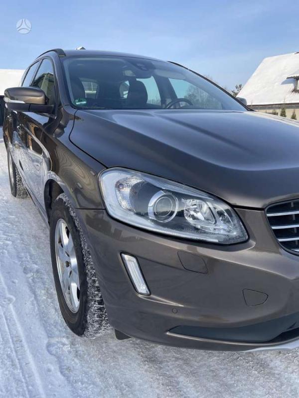 Brown Volvo XC60 2017 in Raseiniai, with an engine capacity of 1.97 L and mileage of 279 thousand km for 8800 €, photo 9 on AUTOMOTO.COM.LV
