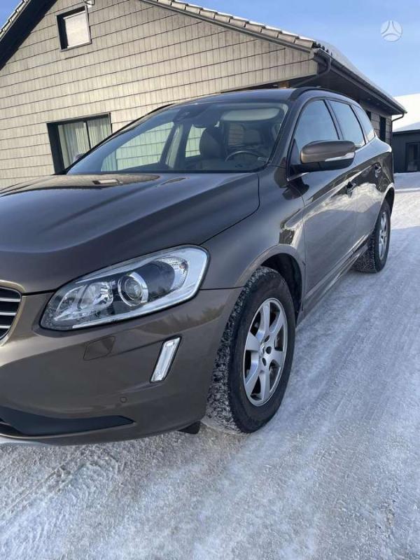 Brown Volvo XC60 2017 in Raseiniai, with an engine capacity of 1.97 L and mileage of 279 thousand km for 8800 €, photo 10 on AUTOMOTO.COM.LV