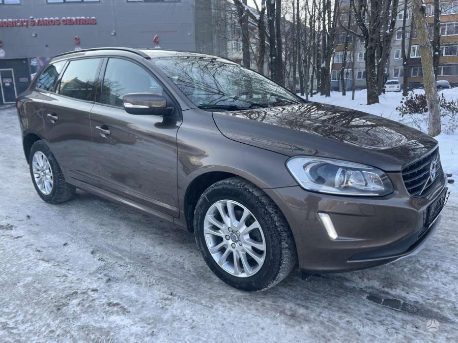 Brown Volvo XC60 2017 in Kaunas, with an engine capacity of 1.97 L and mileage of 271 thousand km for 11250 €, photo 6 on AUTOMOTO.COM.LV