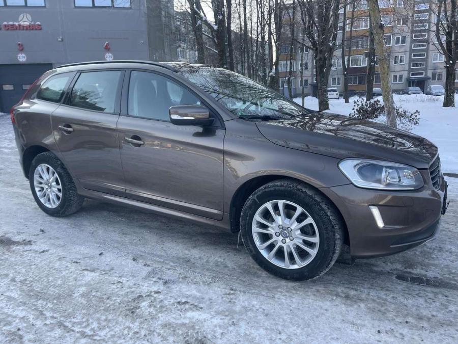 Brown Volvo XC60 2017 in Kaunas, with an engine capacity of 1.97 L and mileage of 271 thousand km for 11250 €, photo 7 on AUTOMOTO.COM.LV