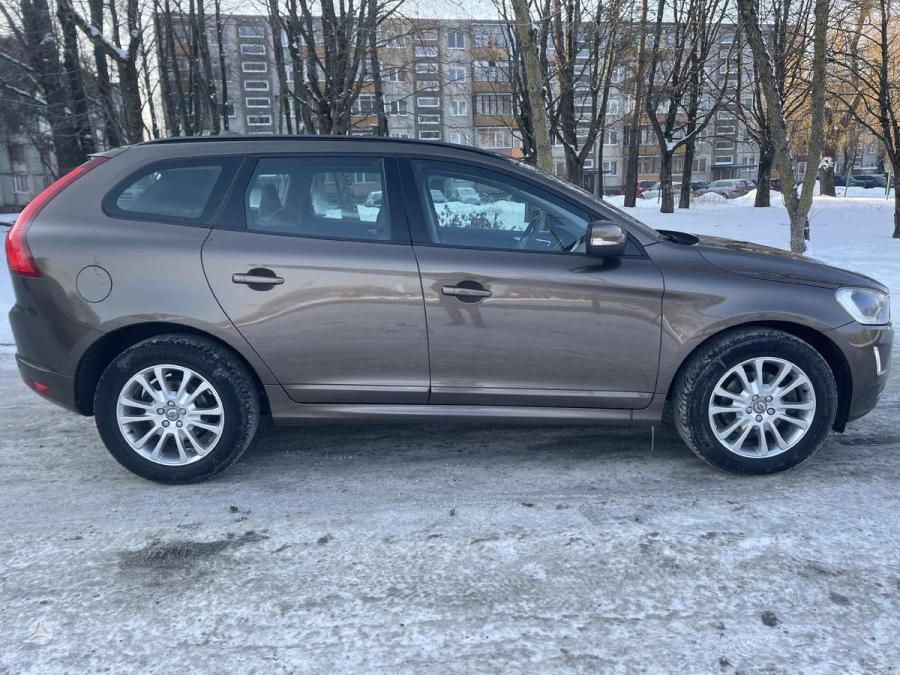 Brown Volvo XC60 2017 in Kaunas, with an engine capacity of 1.97 L and mileage of 271 thousand km for 11250 €, photo 8 on AUTOMOTO.COM.LV