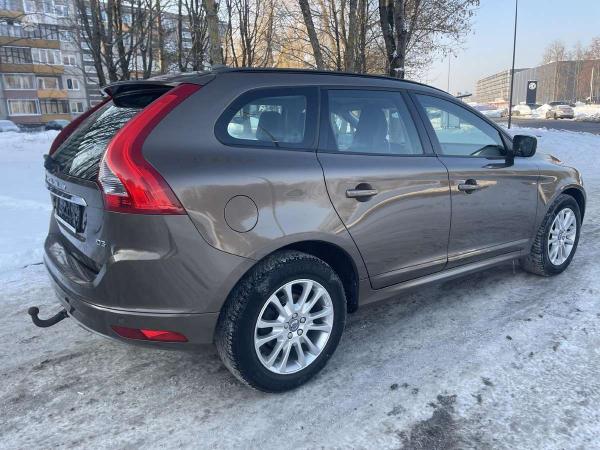 Brown Volvo XC60 2017 in Kaunas, with an engine capacity of 1.97 L and mileage of 271 thousand km for 11250 €, photo 10 on AUTOMOTO.COM.LV