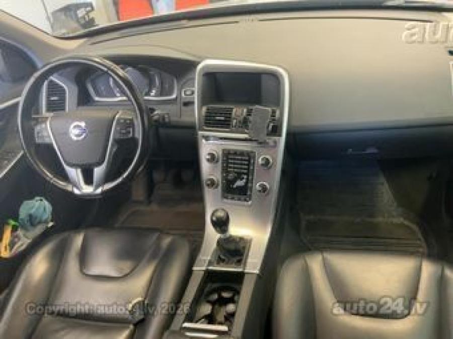 Brūns Volvo XC60 2017 Tallina, ar dzinēja tilpumu 2.40 L un nobraukumu 167 tūkst. km par 17999 €, foto 9 vietnē AUTOMOTO.COM.LV