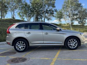 Brown Volvo XC60 2017 in Vilnius, with an engine capacity of 1.97 L and mileage of 300 thousand km for 9999 €, photo 5 on AUTOMOTO.COM.LV