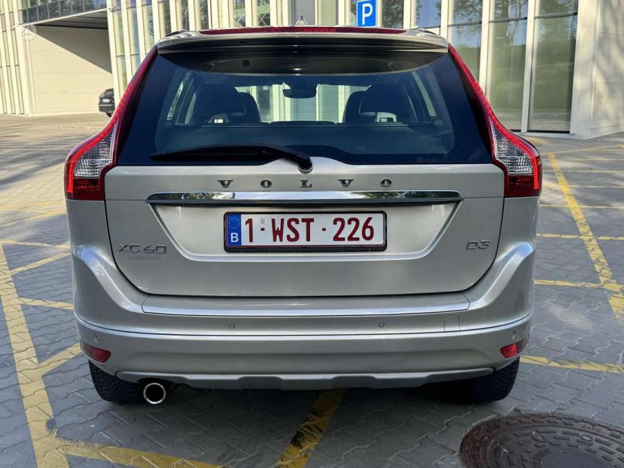 Brown Volvo XC60 2017 in Vilnius, with an engine capacity of 1.97 L and mileage of 300 thousand km for 9999 €, photo 7 on AUTOMOTO.COM.LV