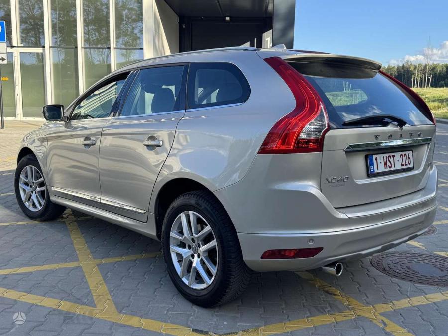 Brown Volvo XC60 2017 in Vilnius, with an engine capacity of 1.97 L and mileage of 300 thousand km for 9999 €, photo 8 on AUTOMOTO.COM.LV
