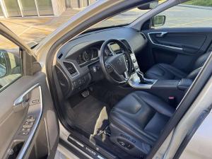 Brown Volvo XC60 2017 in Vilnius, with an engine capacity of 1.97 L and mileage of 300 thousand km for 9999 €, photo 10 on AUTOMOTO.COM.LV