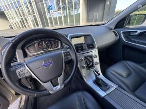 Brown Volvo XC60 2017 in Vilnius, with an engine capacity of 1.97 L and mileage of 300 thousand km for 9999 €, photo 13 on AUTOMOTO.COM.LV