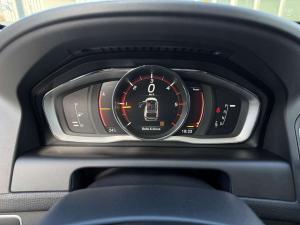 Brown Volvo XC60 2017 in Vilnius, with an engine capacity of 1.97 L and mileage of 300 thousand km for 9999 €, photo 15 on AUTOMOTO.COM.LV