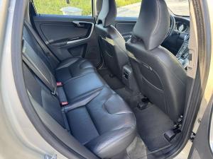 Brown Volvo XC60 2017 in Vilnius, with an engine capacity of 1.97 L and mileage of 300 thousand km for 9999 €, photo 18 on AUTOMOTO.COM.LV