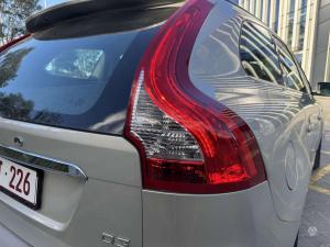 Brown Volvo XC60 2017 in Vilnius, with an engine capacity of 1.97 L and mileage of 300 thousand km for 9999 €, photo 21 on AUTOMOTO.COM.LV