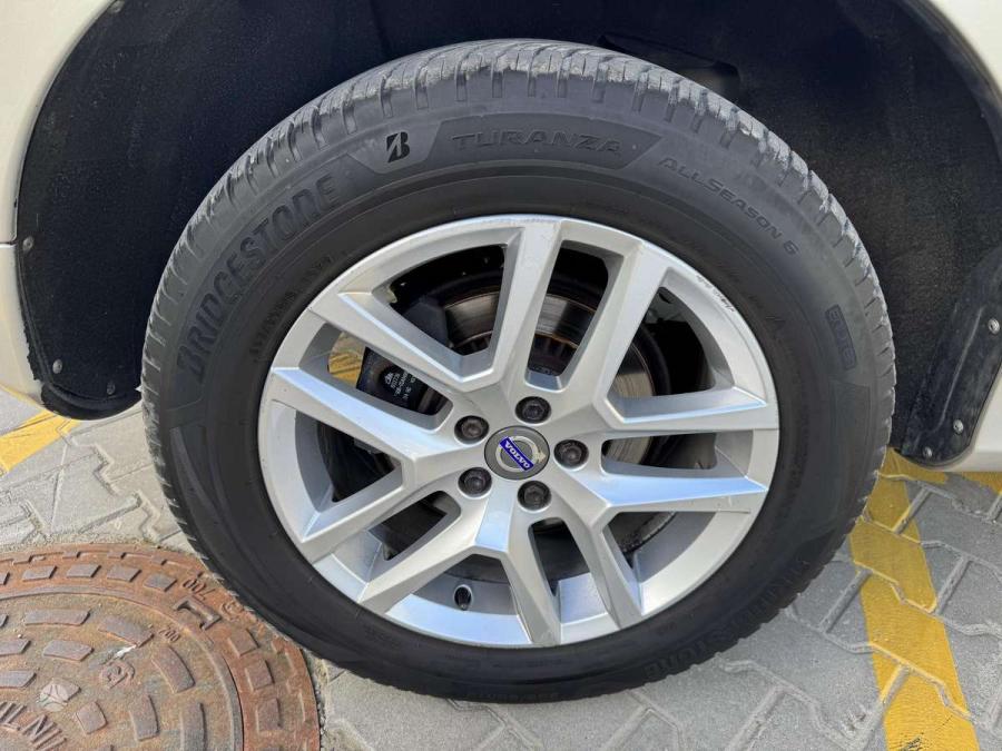 Brown Volvo XC60 2017 in Vilnius, with an engine capacity of 1.97 L and mileage of 300 thousand km for 9999 €, photo 22 on AUTOMOTO.COM.LV