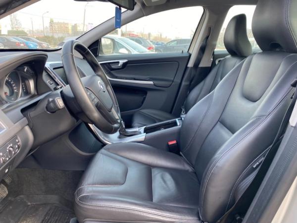 Brown Volvo XC60 2017 in Riga, with an engine capacity of 2.00 L and mileage of 253 thousand km for 15950 €, photo 8 on AUTOMOTO.COM.LV