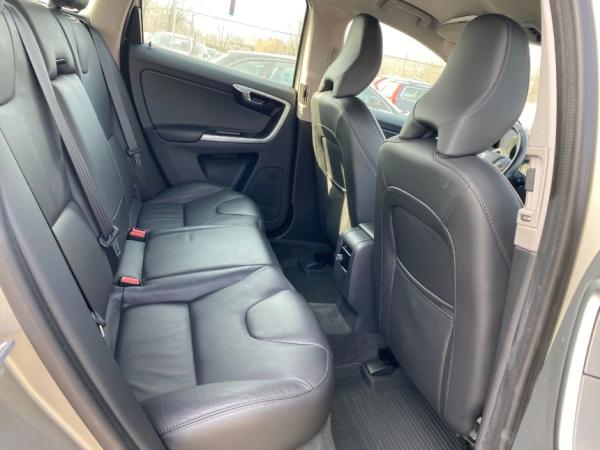 Brown Volvo XC60 2017 in Riga, with an engine capacity of 2.00 L and mileage of 253 thousand km for 15950 €, photo 10 on AUTOMOTO.COM.LV