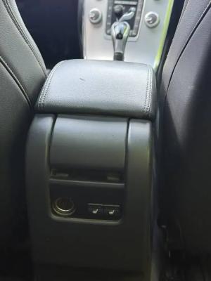 Brown Volvo XC60 2017 in Riga, with an engine capacity of 2.00 L and mileage of 381 thousand km for 10700 €, photo 15 on AUTOMOTO.COM.LV