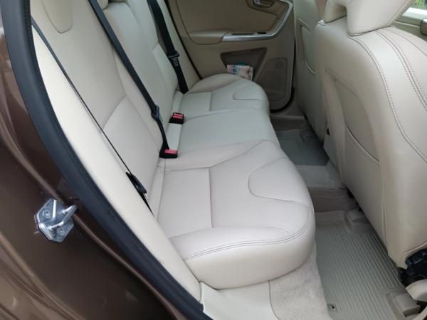 Brūns Volvo XC60 2017 Rīga, ar dzinēja tilpumu 2.00 L un nobraukumu 23 tūkst. km par 15600 €, foto 8 vietnē AUTOMOTO.COM.LV
