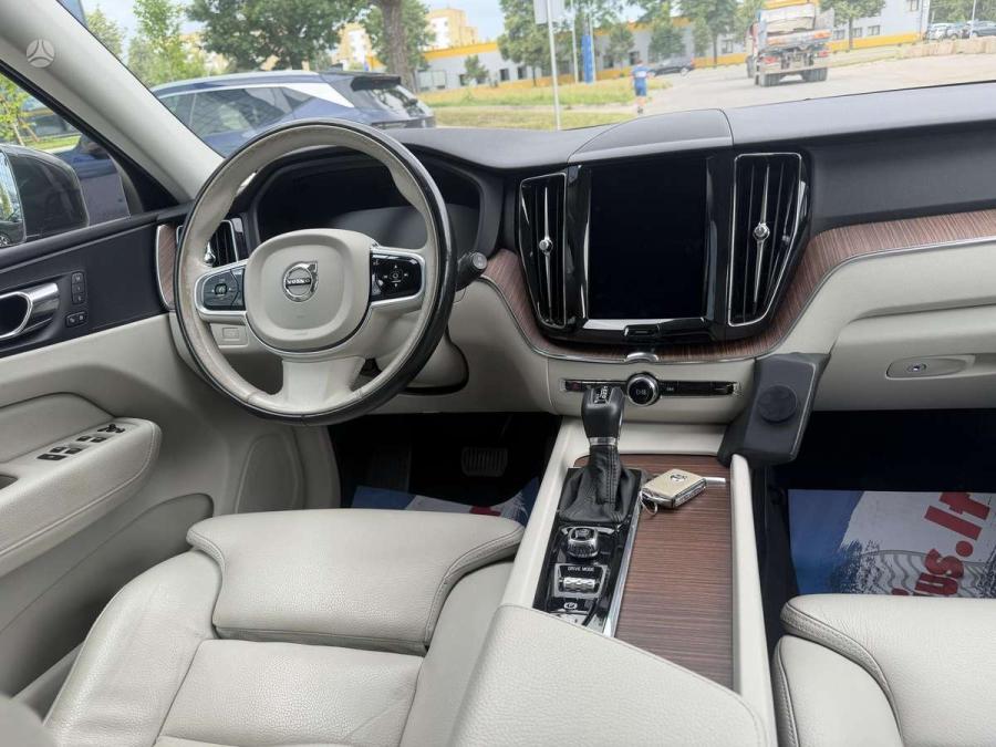 Brūns Volvo XC60 2017 Panevēža, ar dzinēja tilpumu 1.97 L un nobraukumu 274 tūkst. km par 17999 €, foto 17 vietnē AUTOMOTO.COM.LV