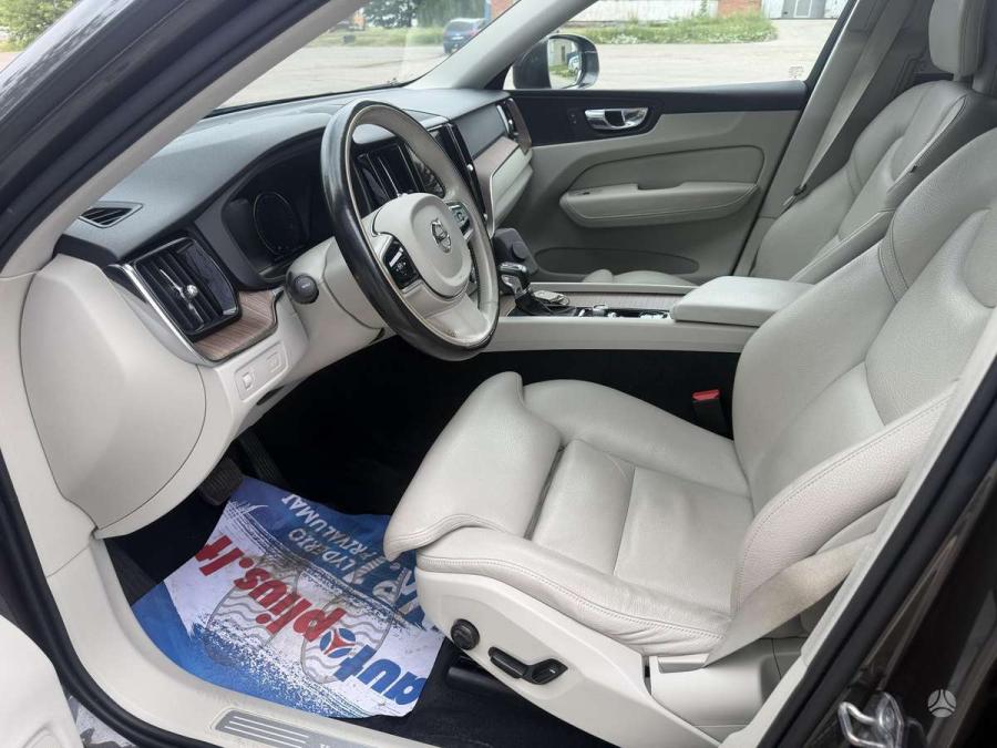 Brūns Volvo XC60 2017 Panevēža, ar dzinēja tilpumu 1.97 L un nobraukumu 274 tūkst. km par 17999 €, foto 18 vietnē AUTOMOTO.COM.LV