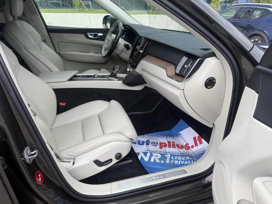 Brūns Volvo XC60 2017 Panevēža, ar dzinēja tilpumu 1.97 L un nobraukumu 274 tūkst. km par 17999 €, foto 20 vietnē AUTOMOTO.COM.LV