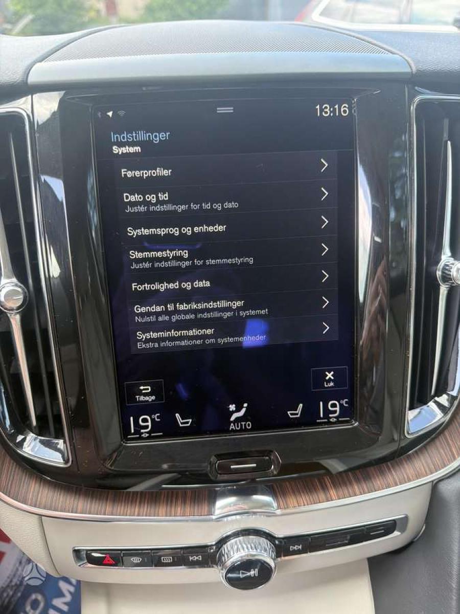 Brūns Volvo XC60 2017 Panevēža, ar dzinēja tilpumu 1.97 L un nobraukumu 274 tūkst. km par 17999 €, foto 23 vietnē AUTOMOTO.COM.LV