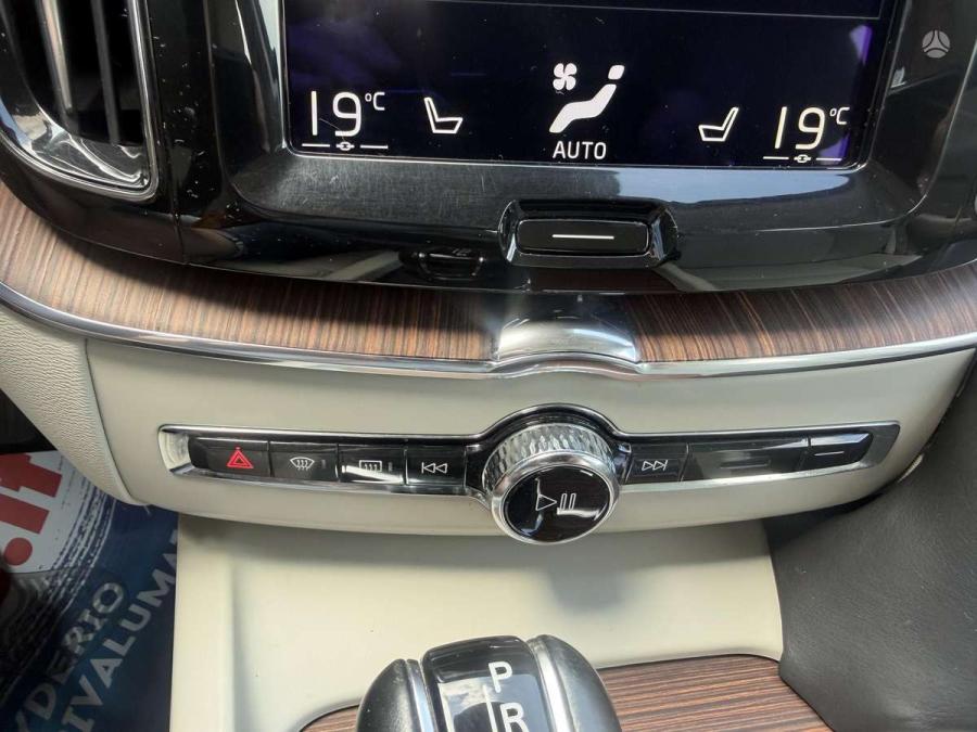 Brūns Volvo XC60 2017 Panevēža, ar dzinēja tilpumu 1.97 L un nobraukumu 274 tūkst. km par 17999 €, foto 29 vietnē AUTOMOTO.COM.LV