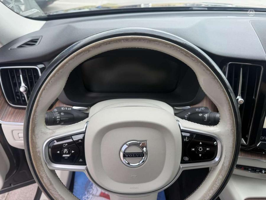 Brūns Volvo XC60 2017 Panevēža, ar dzinēja tilpumu 1.97 L un nobraukumu 274 tūkst. km par 17999 €, foto 34 vietnē AUTOMOTO.COM.LV